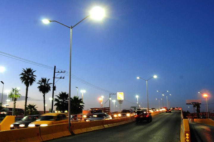 Contrato de alumbrado crea división