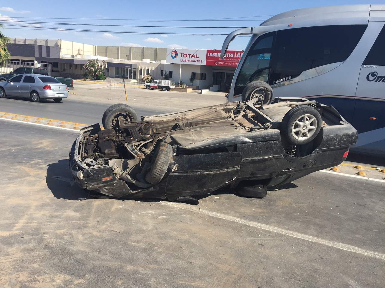 Volcadura deja cinco lesionados; probaban carro tras reparación mecánica