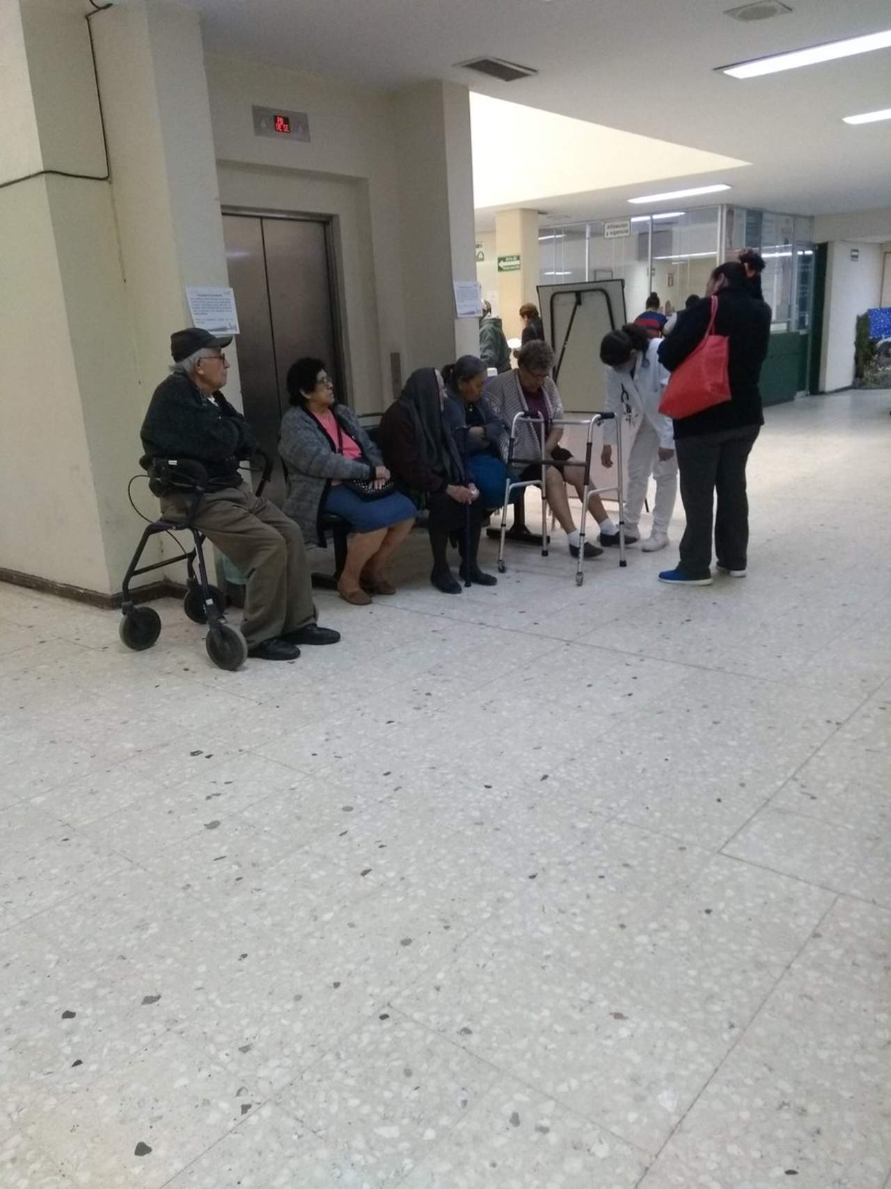 Siguen fallas de elevadores en el IMSS, ahora es la Clínica 66