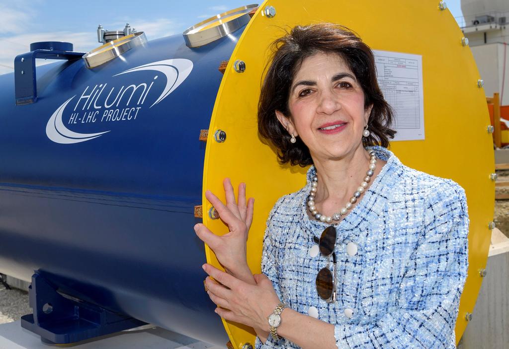 Física italiana se convierte en primera directora general reelegida del ...