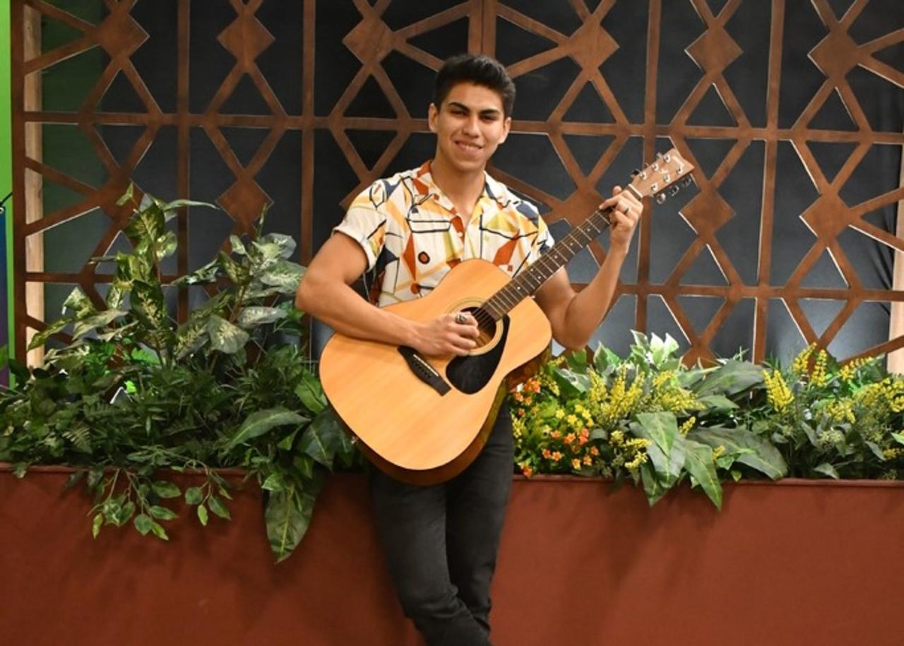 Alex Armas, 'un cantante de fogata'