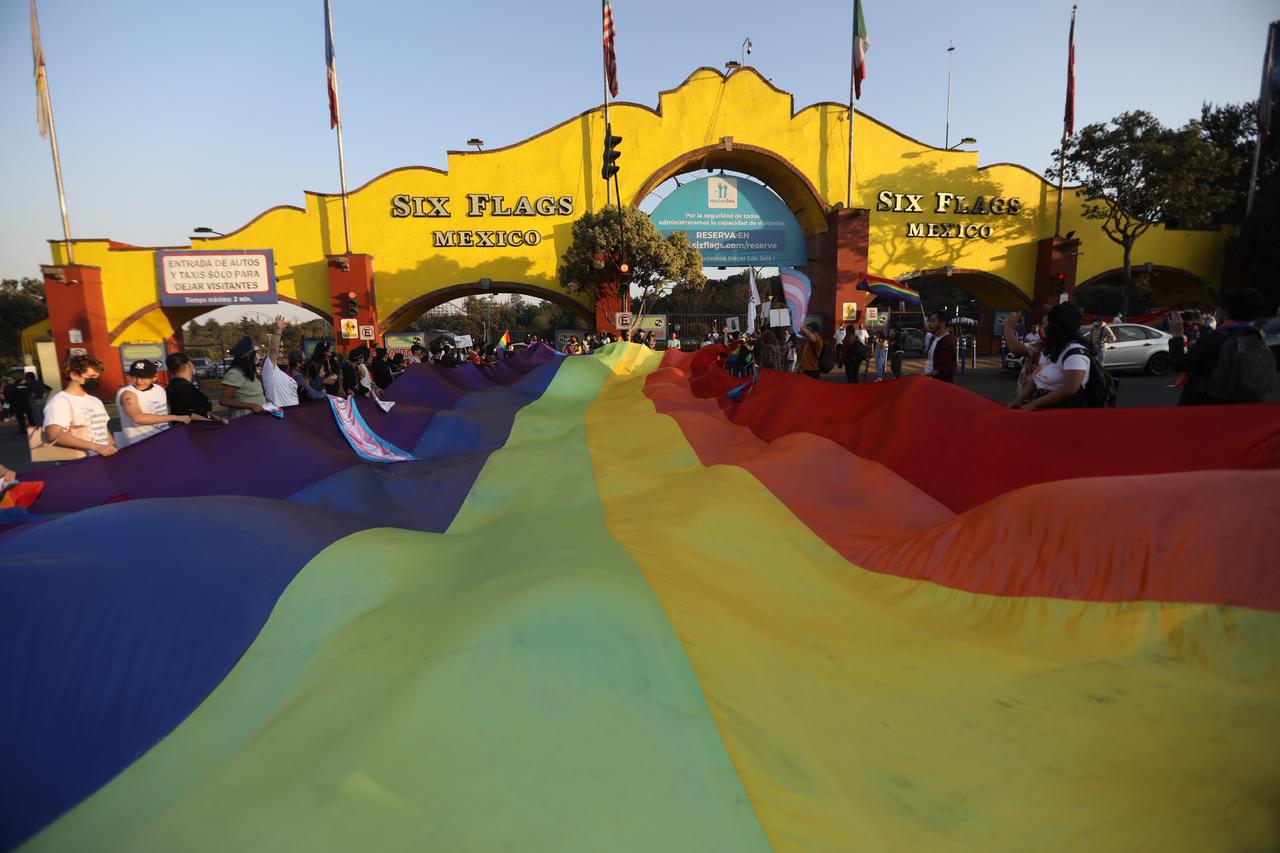 Copred abre expediente por discriminación a comunidad LGBT en Six Flags ...