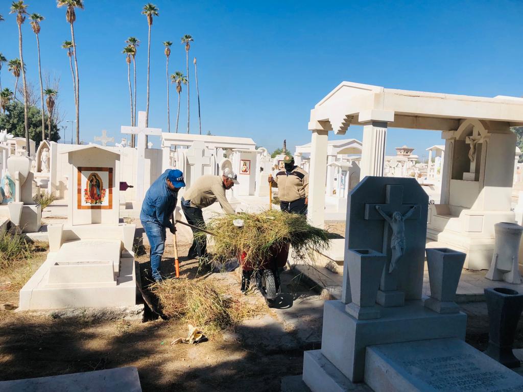 Refuerzan medidas de prevención contra dengue para panteones de Madero y San Pedro