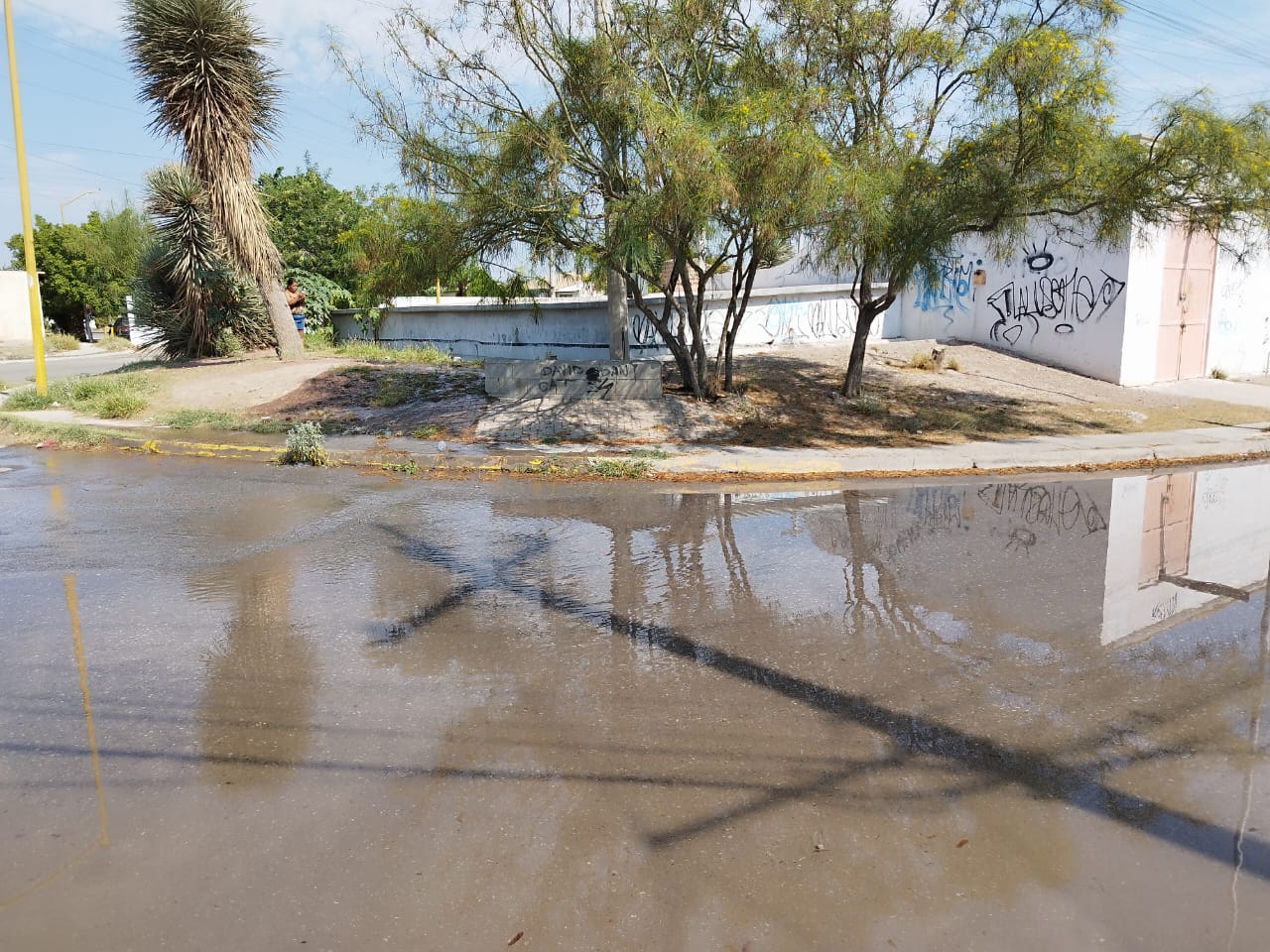 Sin agua en las casas, pero con fuga en las calles; así viven en ...