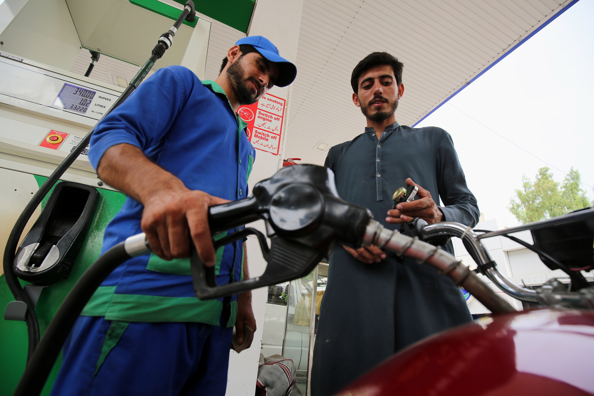 Pakistán eleva precios del petróleo a máximos históricos en plena ...