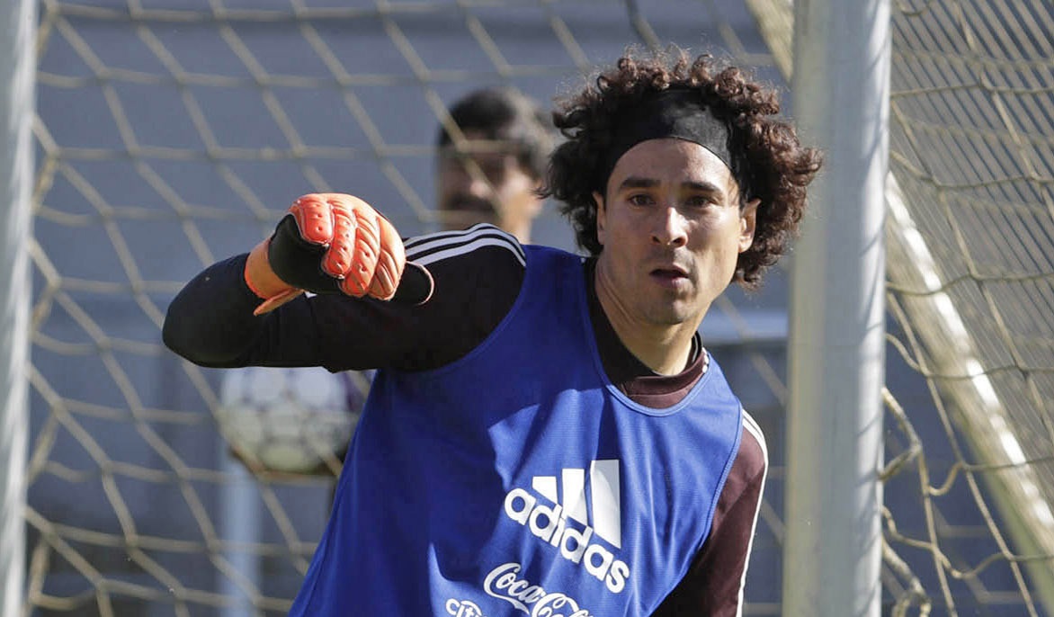 Destacan atajada de Guillermo Ochoa con la Salernitana Destacan atajada de Guillermo Ochoa con la Salernitana