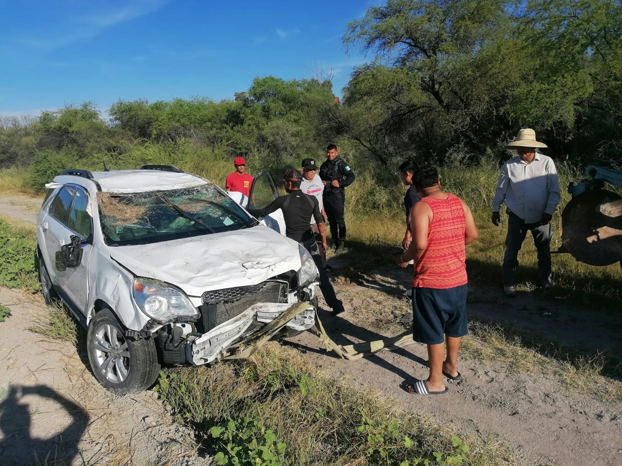 Joven vuelca su unidad en Tlahualilo