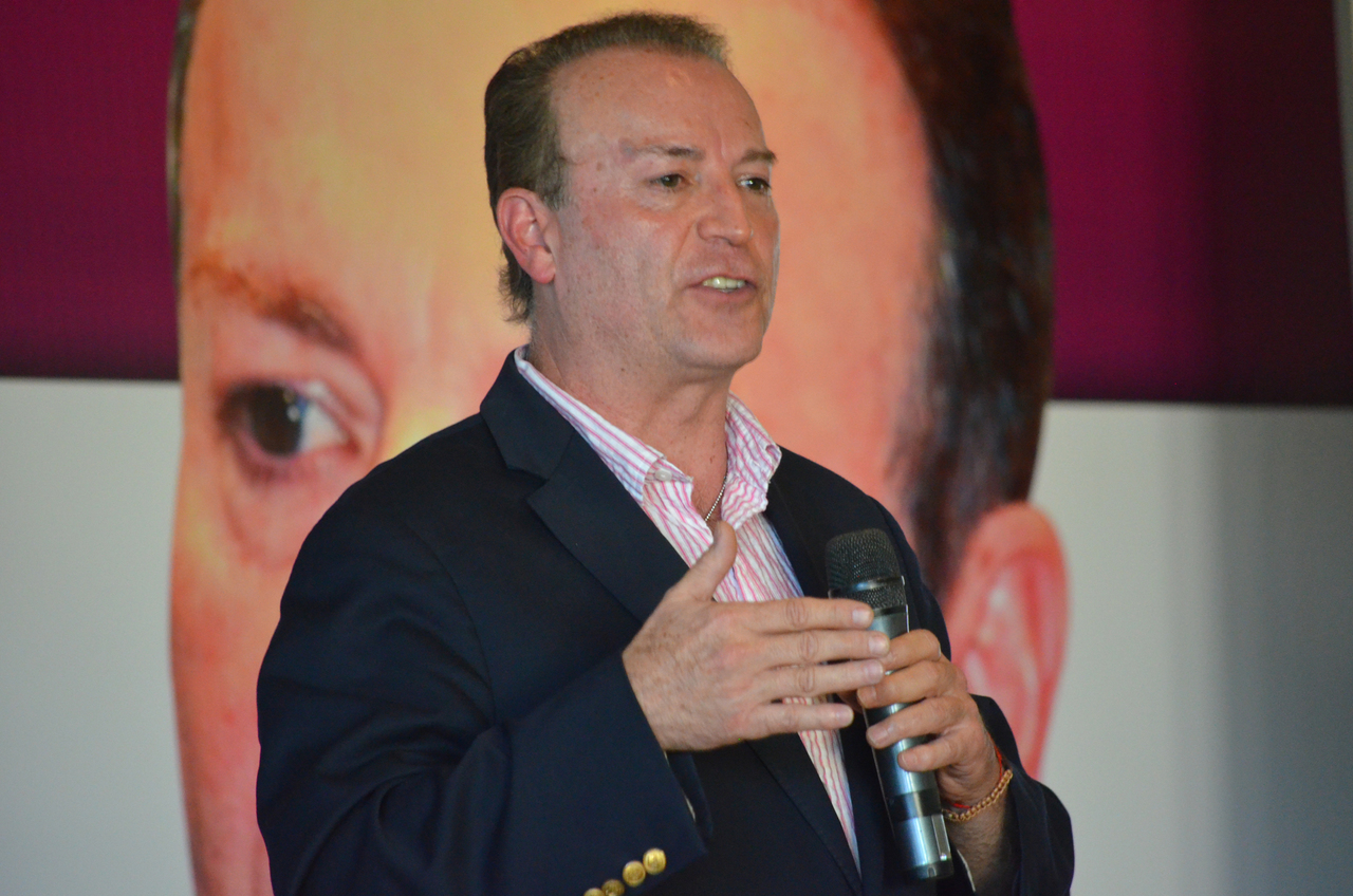 Se lanza Gilberto Lozano como candidato a la presidencia